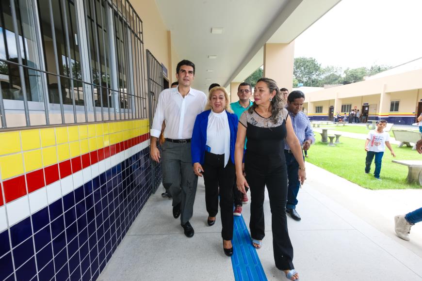 Alunos recebem escola totalmente reestruturada, em Belém - REDEPARÁ